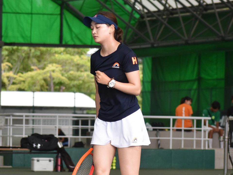 本戦がスタート、女子シングルス1回戦が終了 [2023インカレ] | テニスマガジンONLINE｜tennismagazine.jp